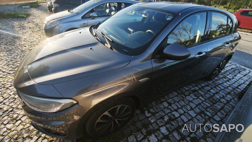 Fiat Tipo 1.6 M-Jet Lounge J17 de 2018 - Auto SAPO
