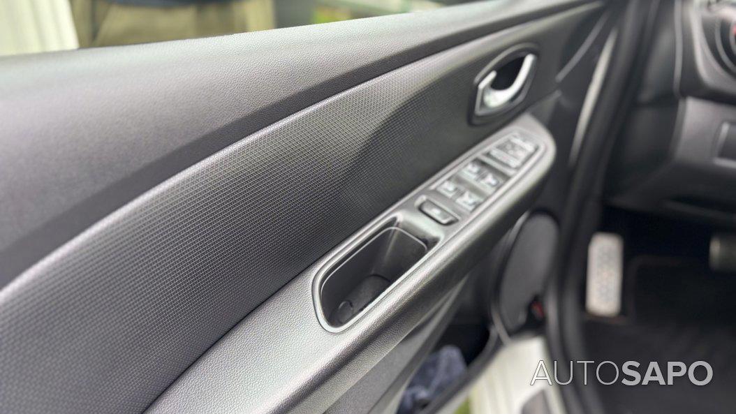 Renault Clio 1.6 T RS Trophy EDC de 2017 - Auto SAPO